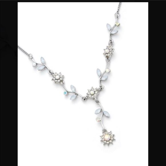 Jewelry | Pendant Necklace With Rhinestone Flower Design | Poshmark